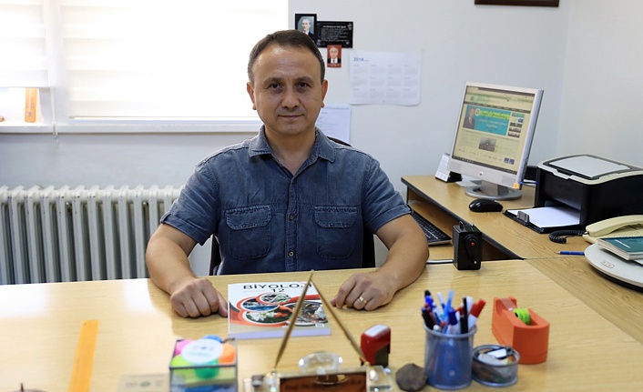 Prof. Dr. İla, Ders Kitabının Editörlüğünü Yaptı - Metropol Medya