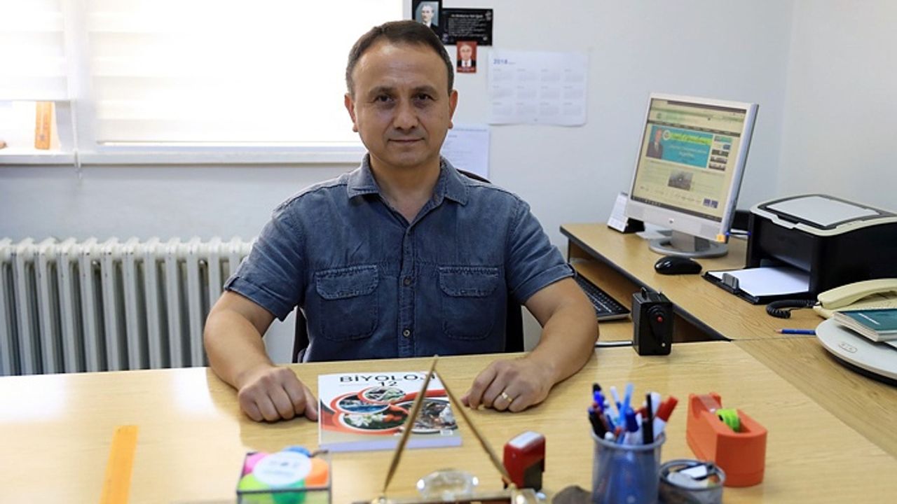 Prof. Dr. İla, Ders Kitabının Editörlüğünü Yaptı - Metropol Medya