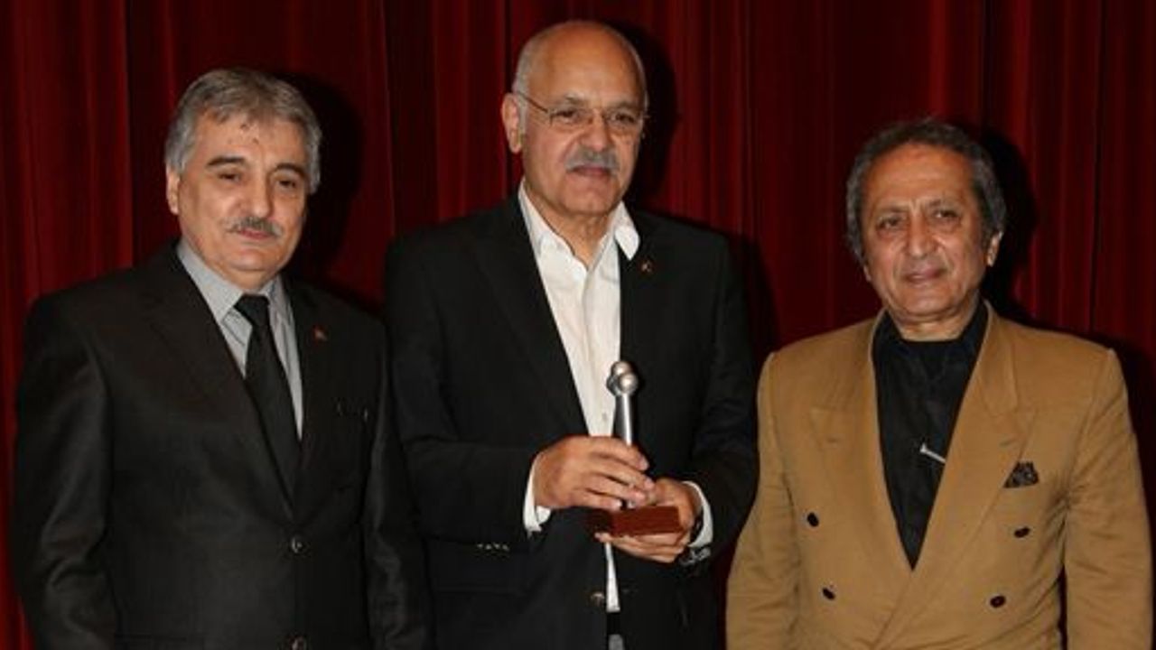 Demir Karahan'dan “Sinema ve Barış” üzerine - Adana Haberleri, Son ...