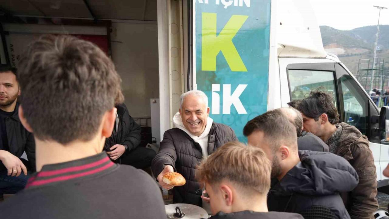 AK Parti’den Devre Arası Taraftarlara Çay Simit İkramı - Adana ...