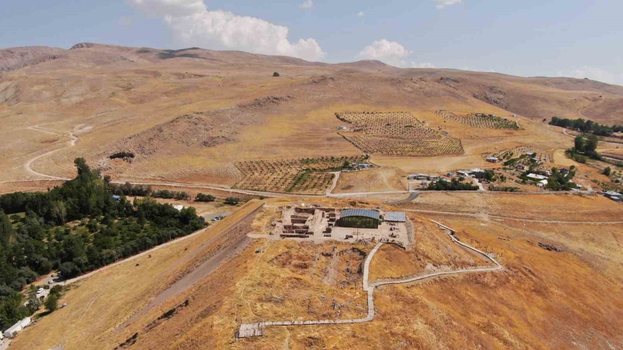 Urartu Tarihine Işık Tutuna 36 Yıllık Kazı - Metropol Medya